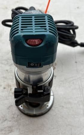Makita RT0701C 1-1/4 HP Compact Router - tools - by owner - sale ...