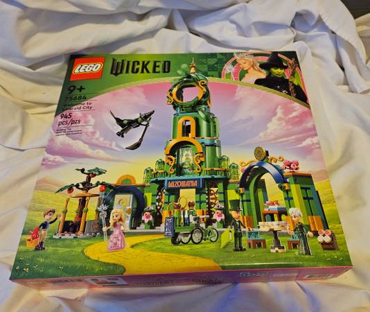 LEGO Wicked Welcome to Emerald City Building Toy New in Box - baby ...