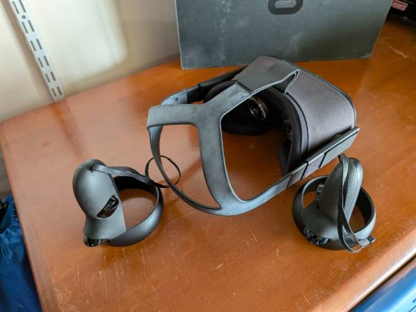 Meta Quest 1 - VR with controllers - electronics - by owner - sale ...