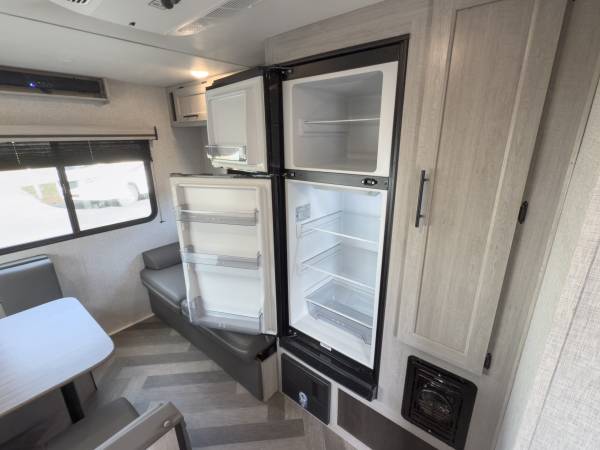 2024 KEYSTONE ZINGER 211RD BY CROSSROADS LITE - rvs - by dealer ...