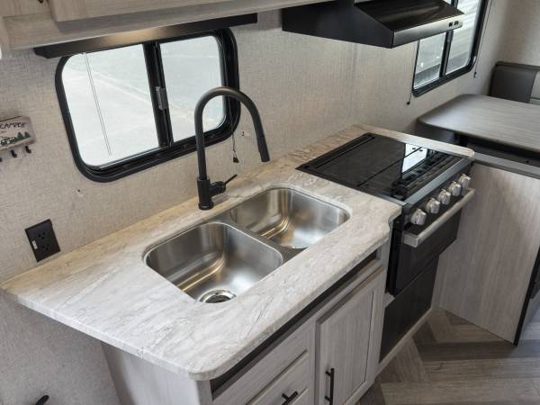 2024 KEYSTONE ZINGER 211RD BY CROSSROADS LITE - rvs - by dealer ...