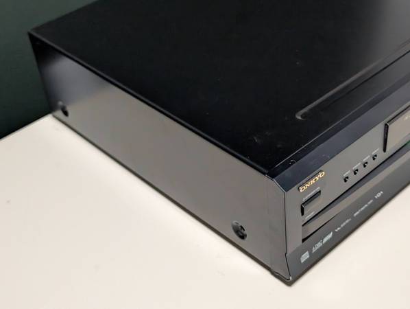 Onkyo DX-C390 6-disc CD Player / changer (fantastic condition ...