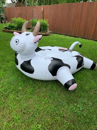 HUGE *** COW ***** INFLATABLE // FLOATIE **** BRAND NEW ...