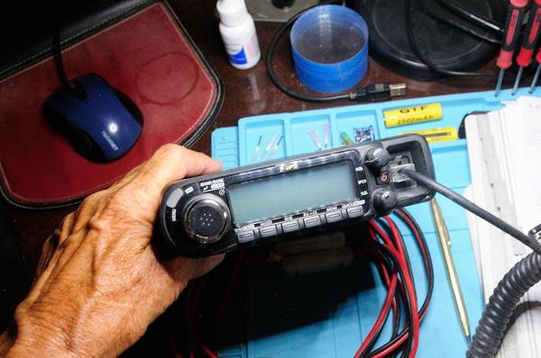 icom ID 4100 with GPS - D-STAR mobile Ham Transciever - electronics ...