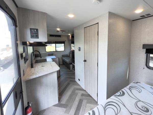 2024 KEYSTONE ZINGER 211RD BY CROSSROADS LITE - rvs - by dealer ...