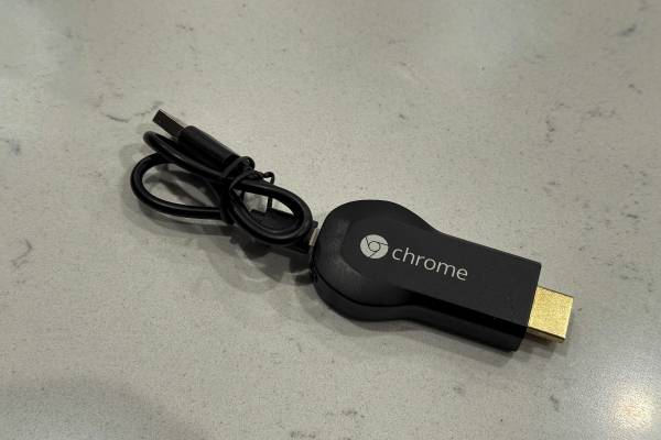 Samsung TV model UN19F4000AF (19") + Google Chromecast .... Best Offer ...