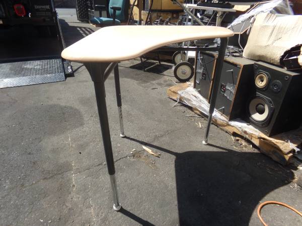 HON Corner Adjustable Student Desk (Max 33"H) - furniture - by owner ...