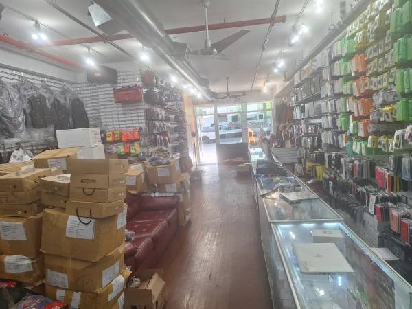 RETAIL STORE FOR RENT WIT FULL BASEMENT -CENTRAL AC.HEAT-PLUS BACYARD ...