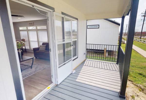 Big 2 bedroom tiny home with built in porch in Willis - real estate ...