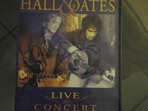 DARYL HALL & JOHN OATES CONCERT SERIES SIGNED - cds / dvds / vhs - by ...
